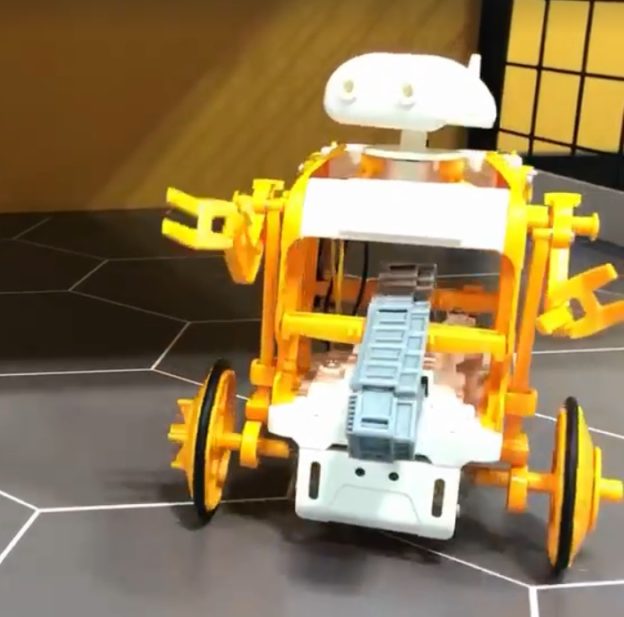 First videos of the new Tamiya 70232 Chain-Program Robot & Mini 4WD ...