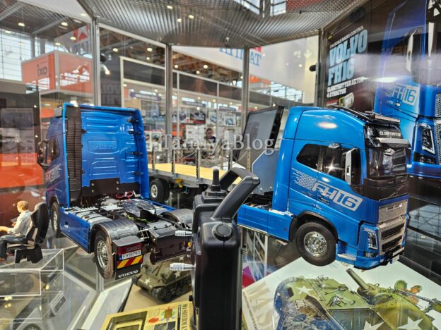 Tamiya 58735 Volvo FH16 Globetrotter XL 750 4X2 Tractor at Nuremberg ...