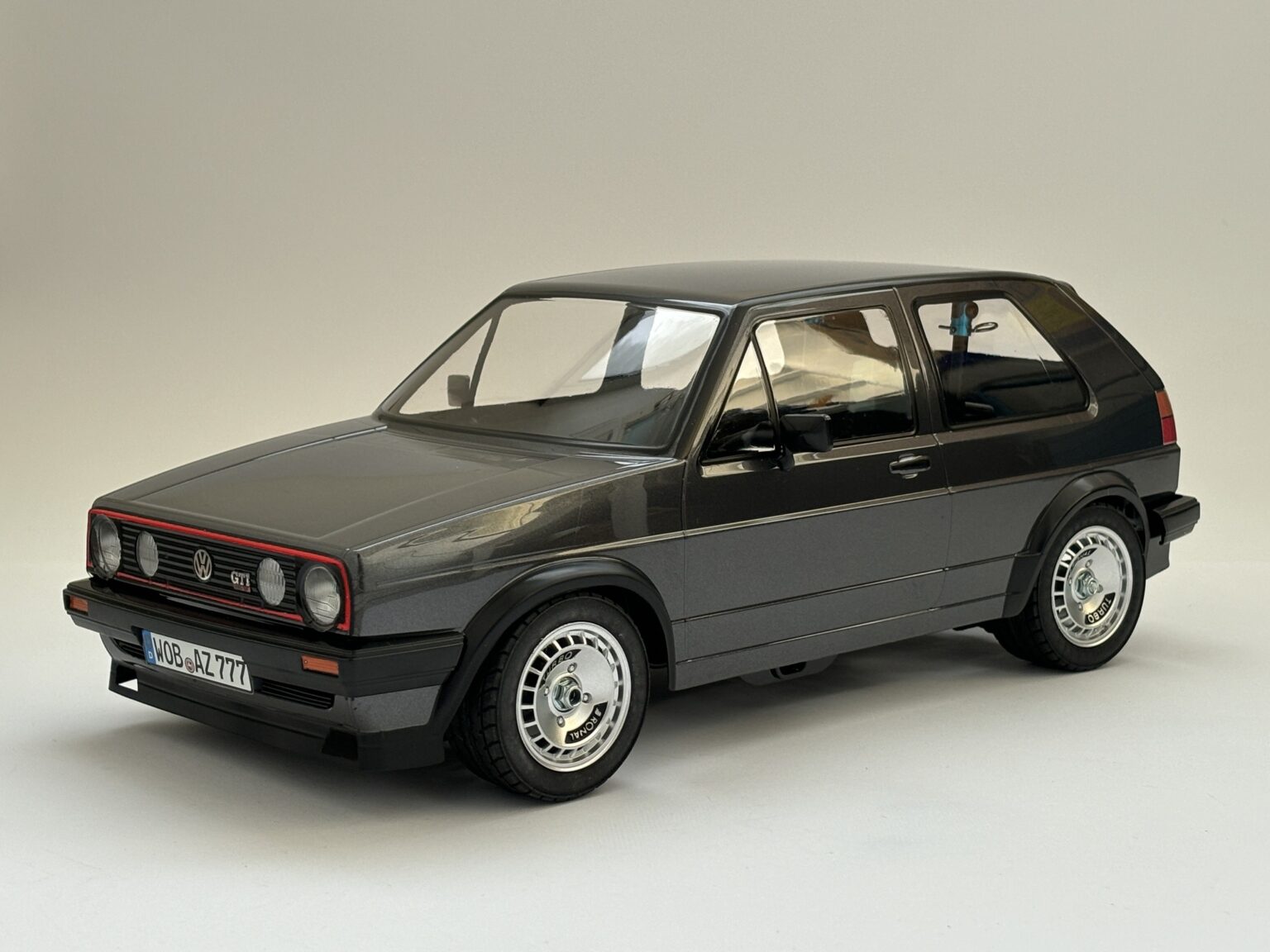 Lovely customised street version of Tamiya 58714 Volkswagen Golf II GTI ...